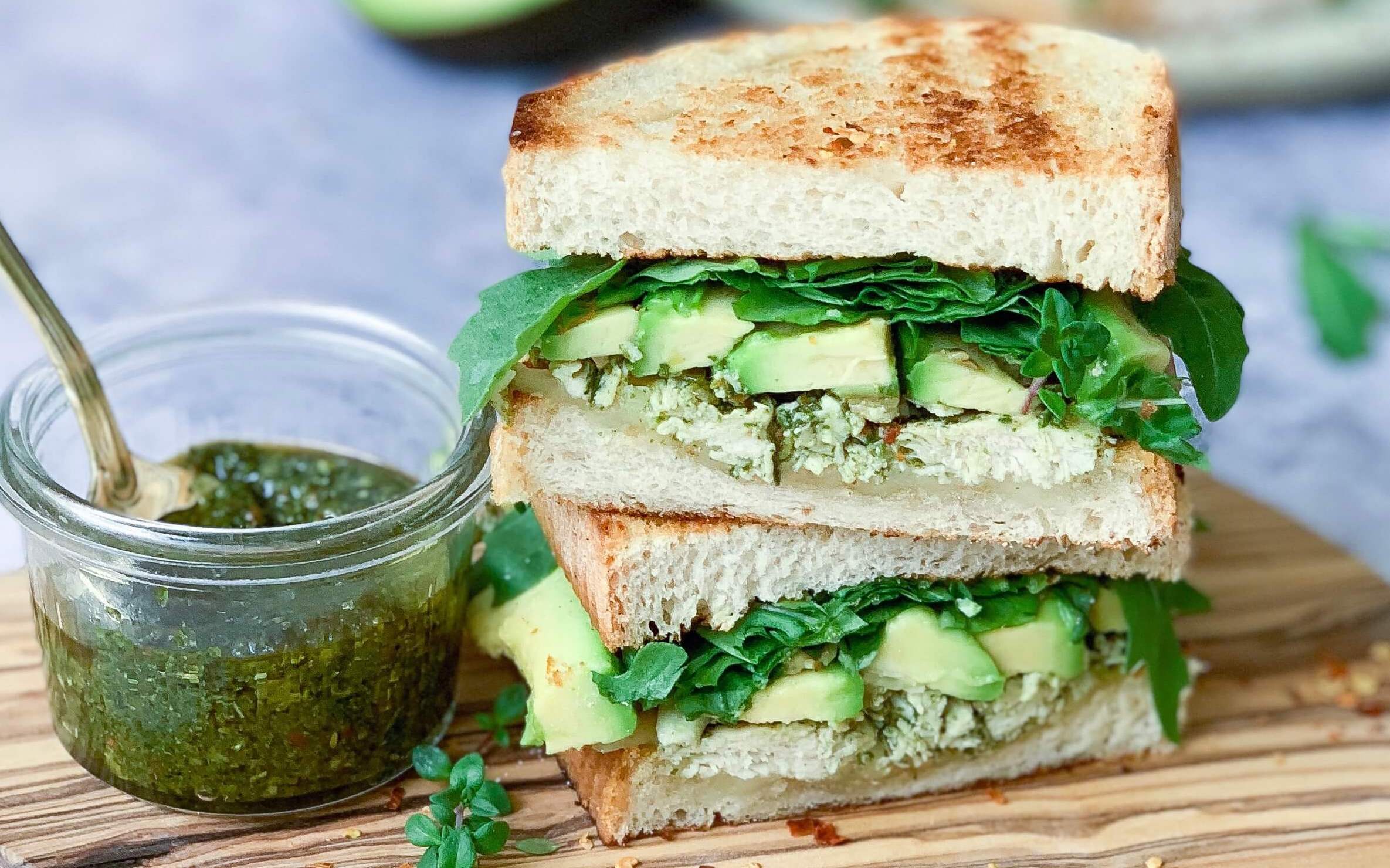 Grøn toast med kylling og avocado | Bellasmadunivers.dk